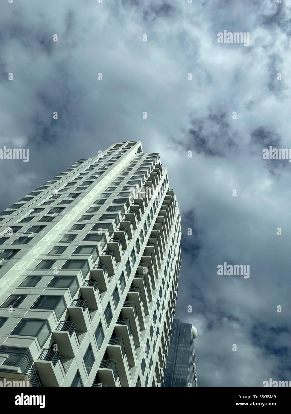 Sky high hi-res stock photography and images - Alamy