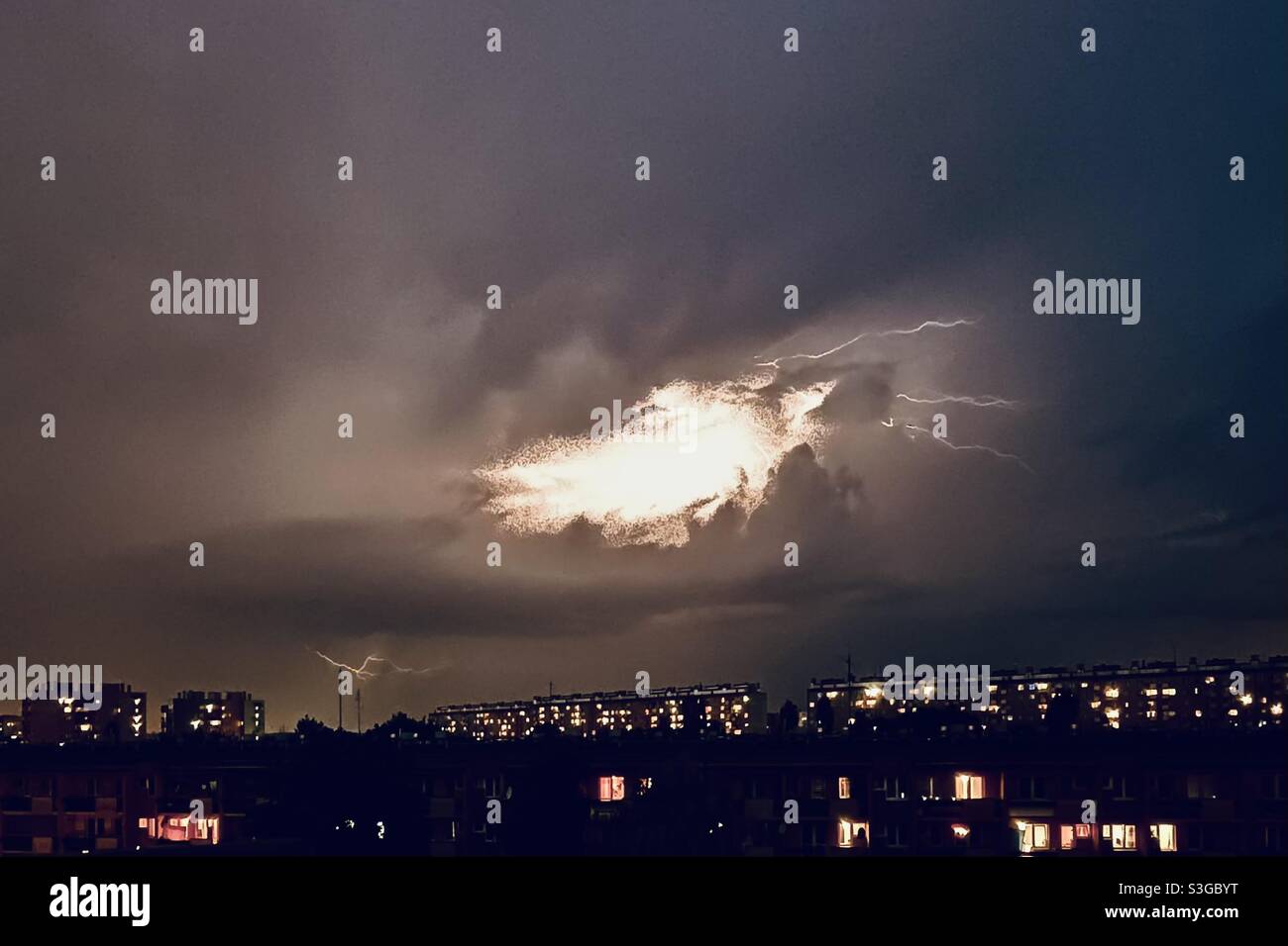 Tunderstorm hi-res stock photography and images - Alamy