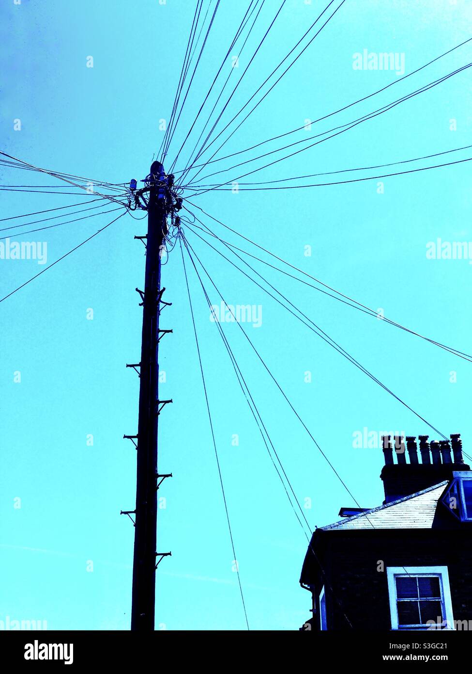 Telephone lines rooftop hi-res stock photography and images - Alamy