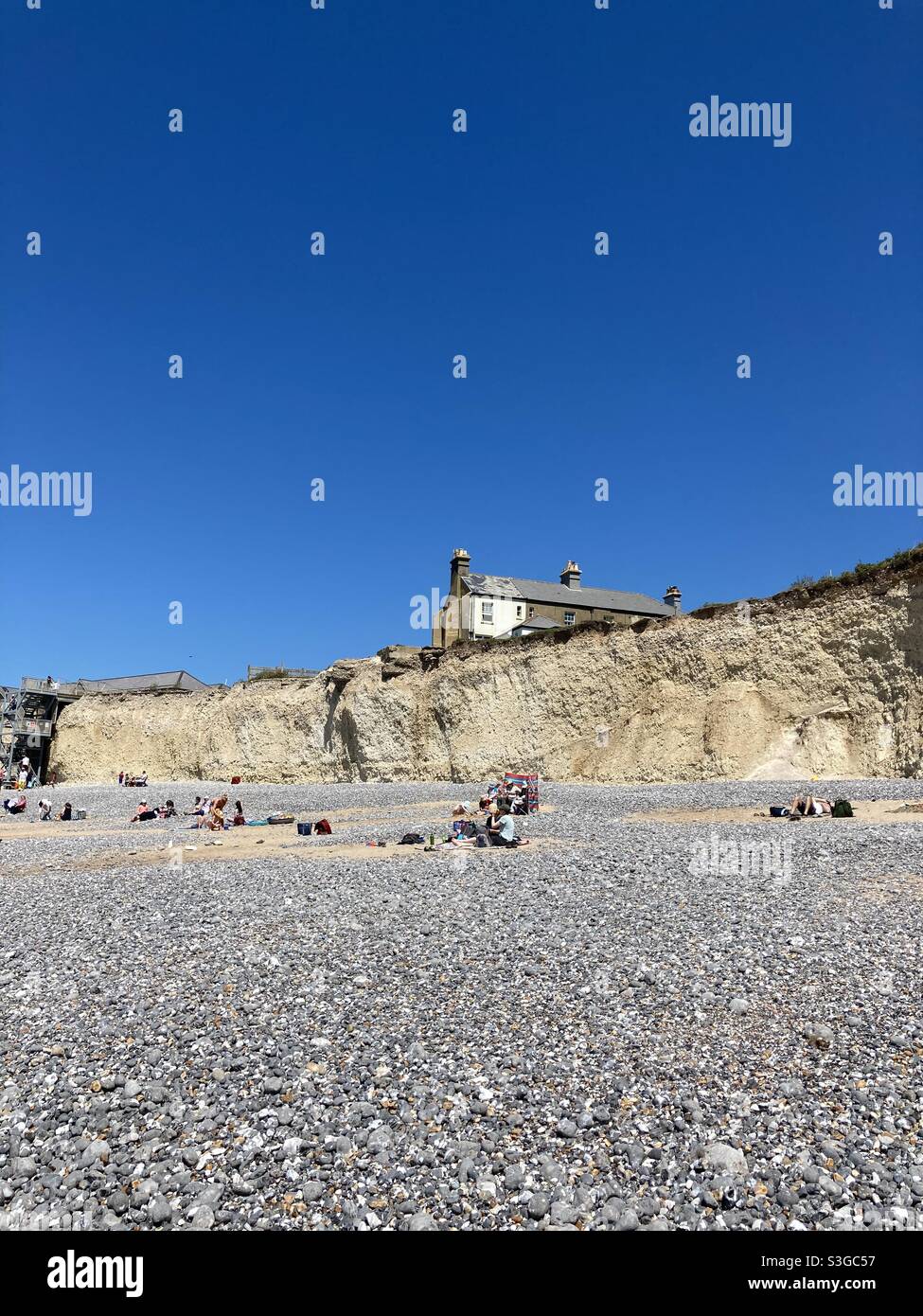Old cottages on cliff edge hi-res stock photography and images - Alamy