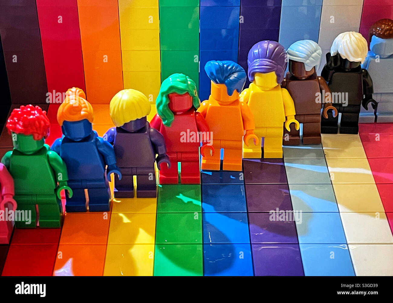Special Lego set Everyone is Awesome with rainbow colored figurines ...