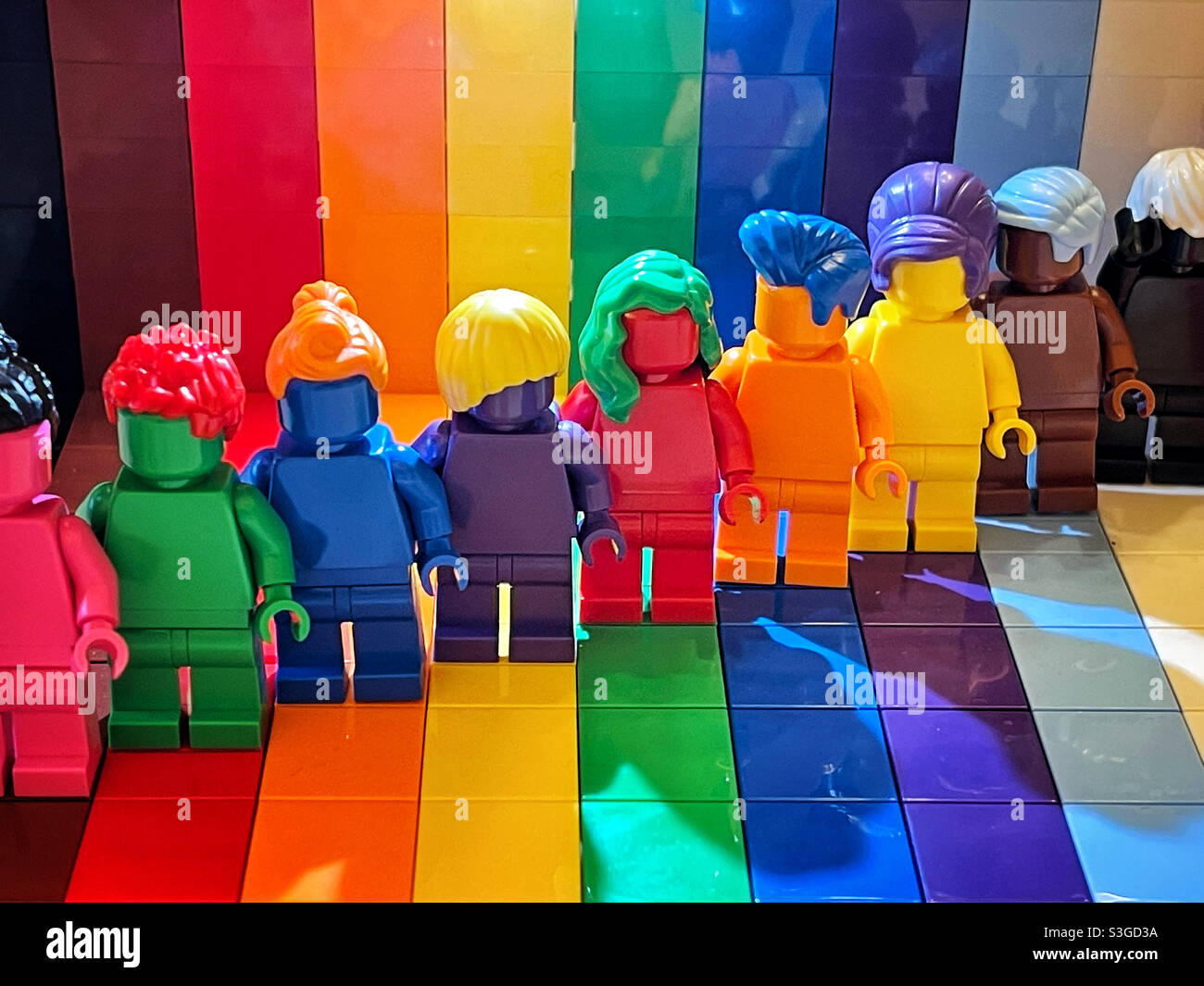 Special Lego set Everyone is Awesome with rainbow colored figurines ...