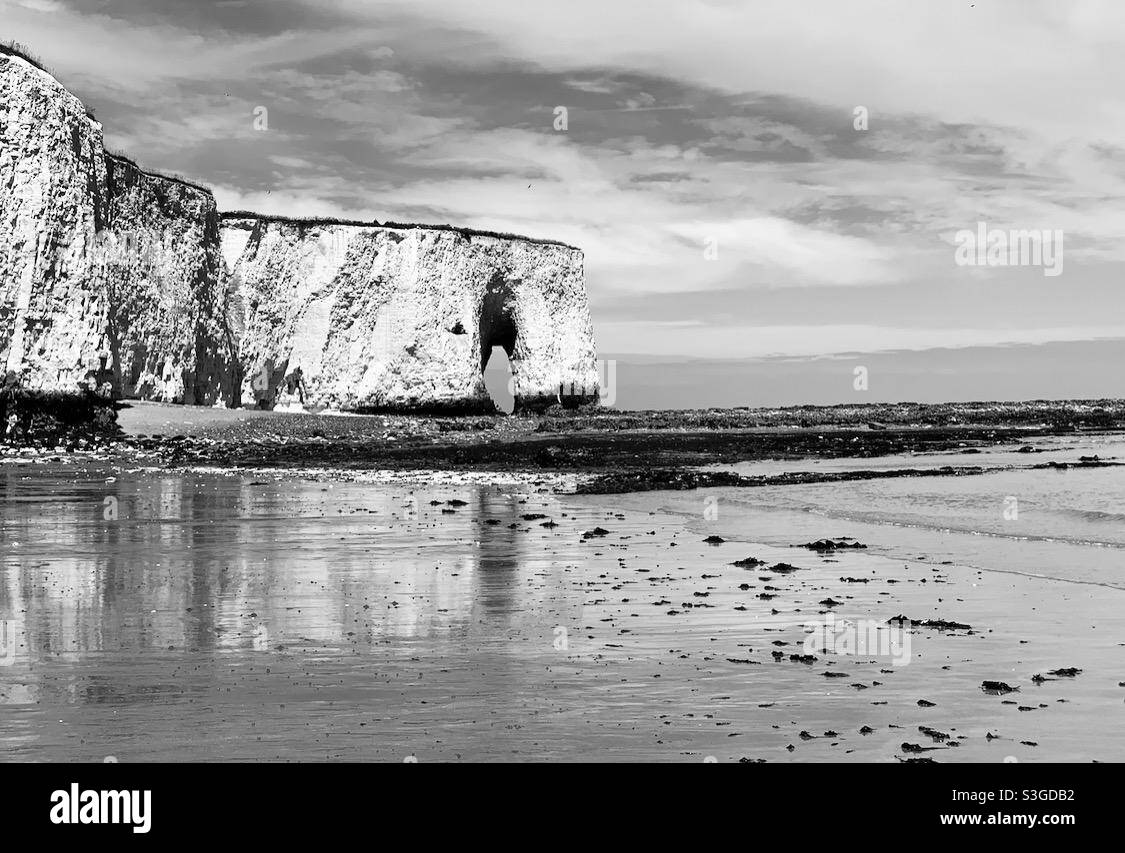 Cliffs margate hi-res stock photography and images - Alamy