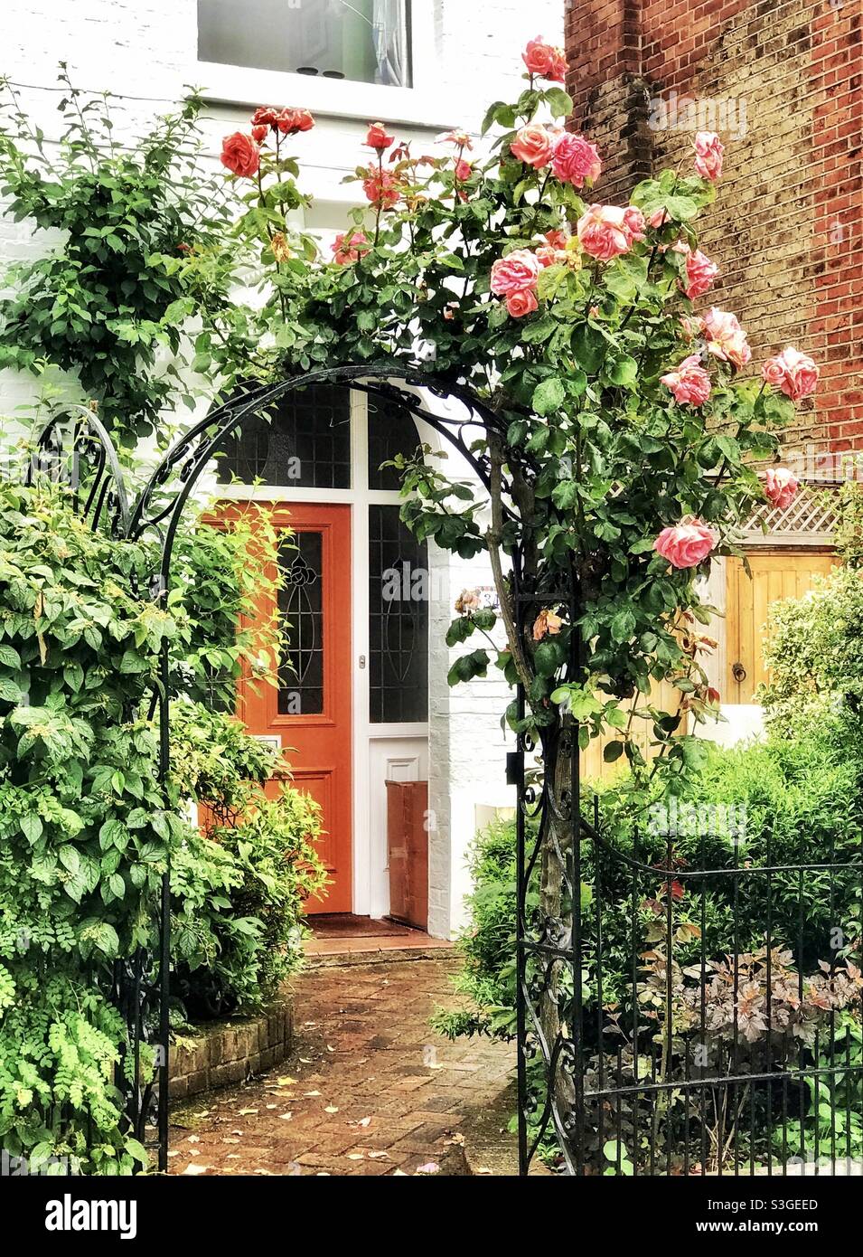 Rose arbor hi-res stock photography and images - Alamy