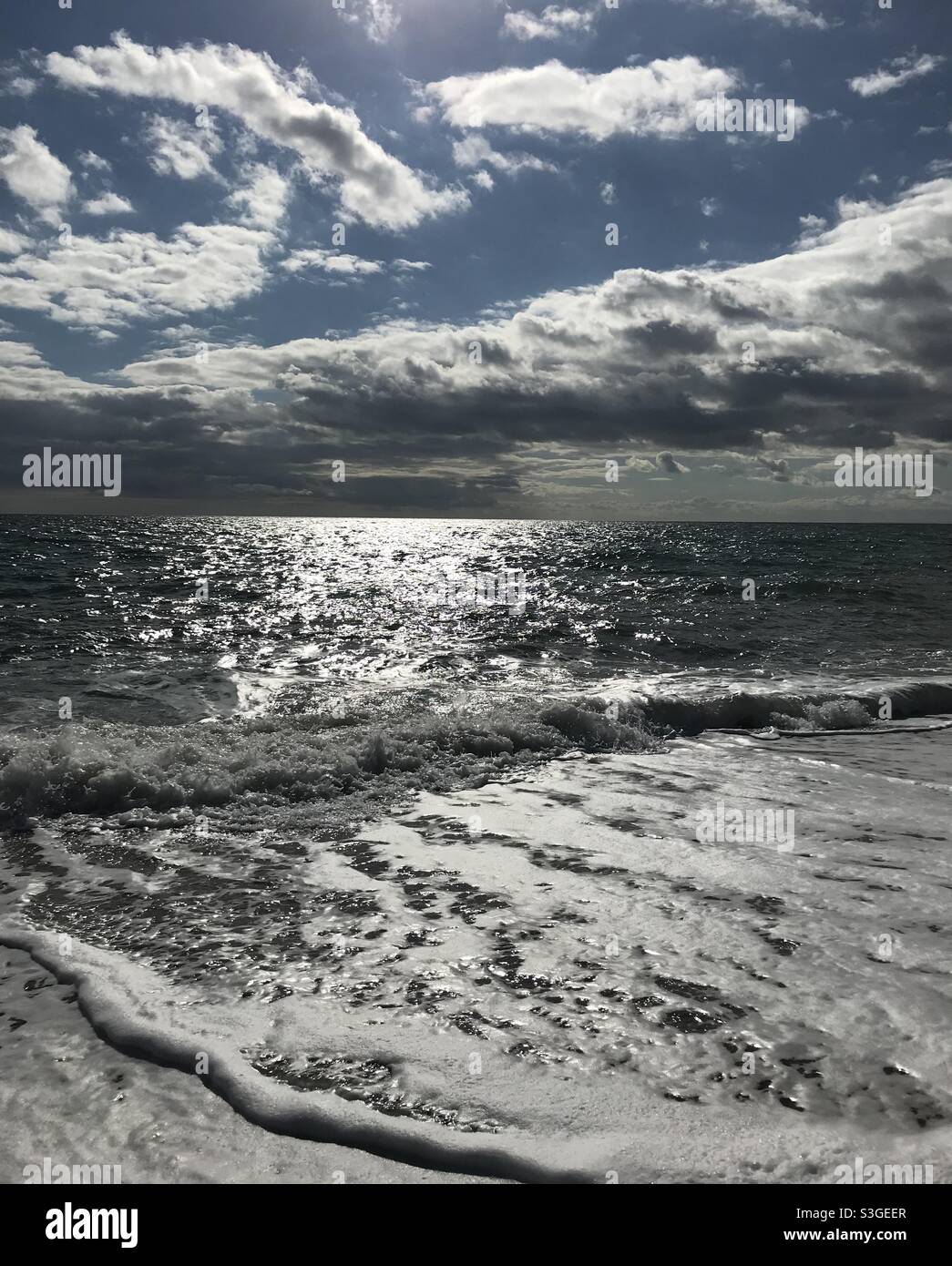 Calm water waves hi-res stock photography and images - Alamy