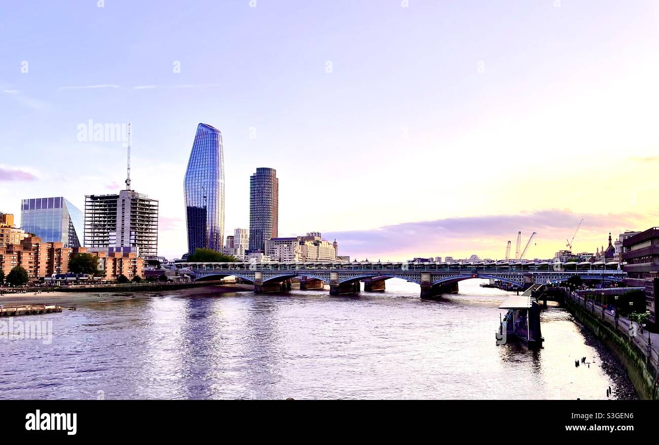 Thames at twilight hi-res stock photography and images - Alamy