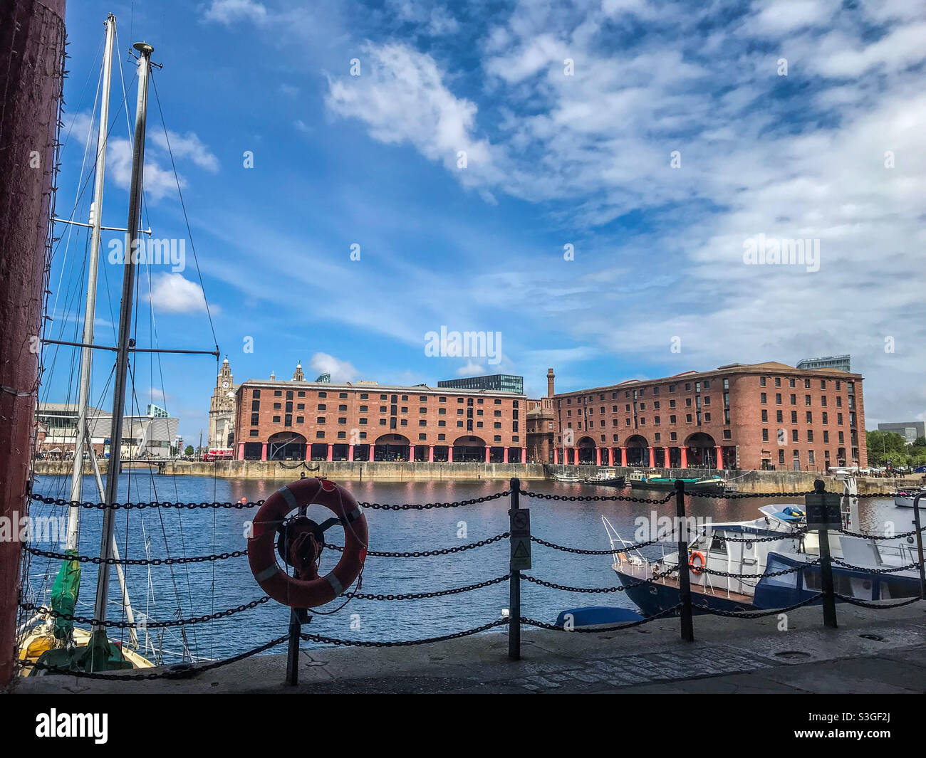 Liverpools albert dock hi-res stock photography and images - Alamy