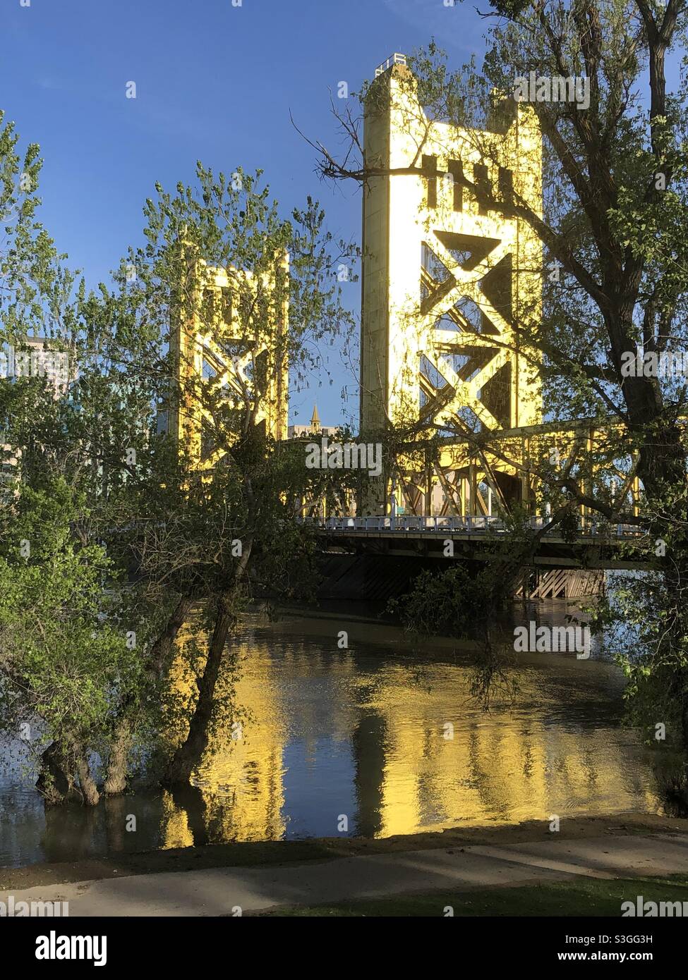 Tower bridge vertical lift bridge hi-res stock photography and images ...