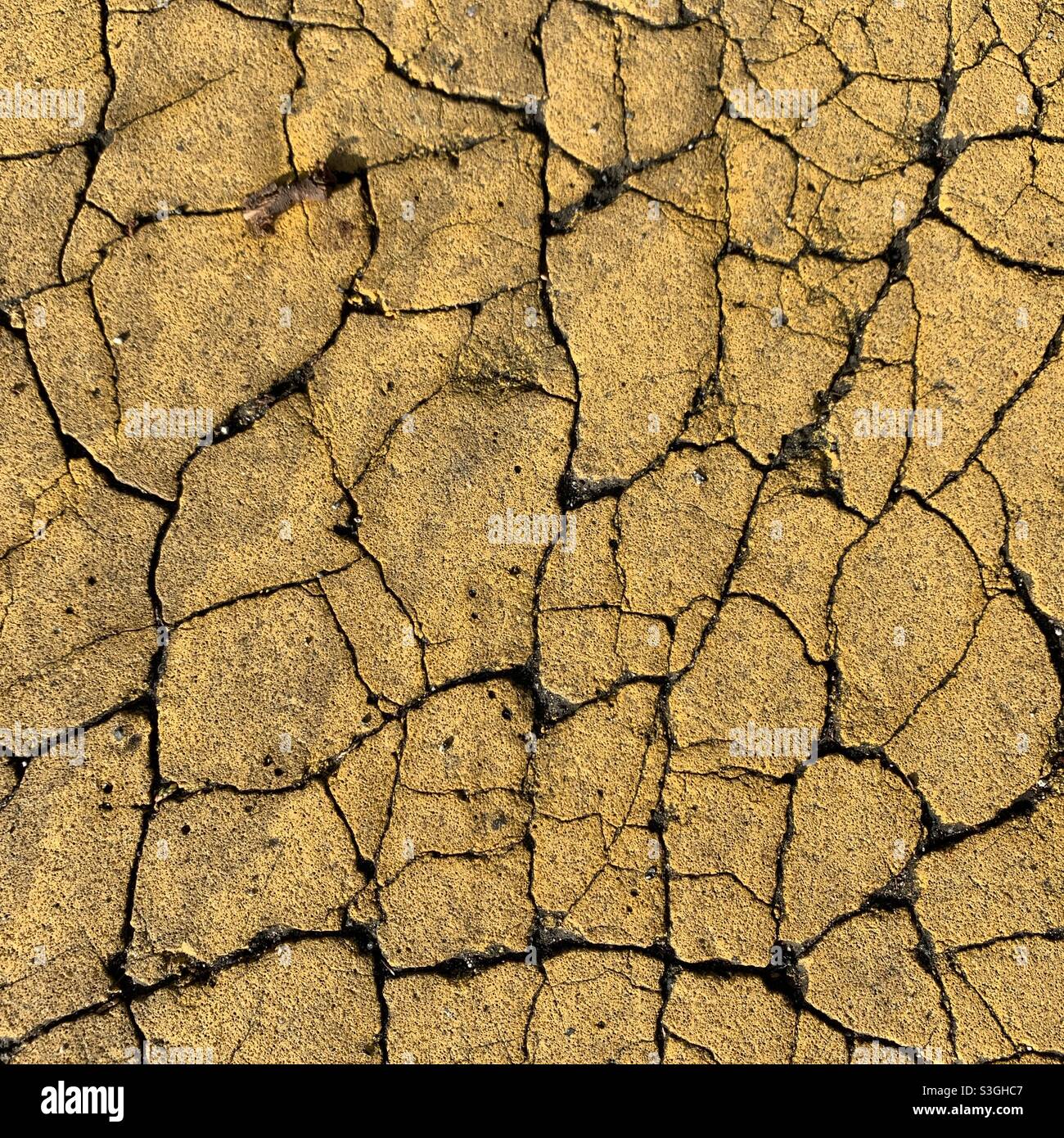 Cracked yellow paint hi-res stock photography and images - Alamy