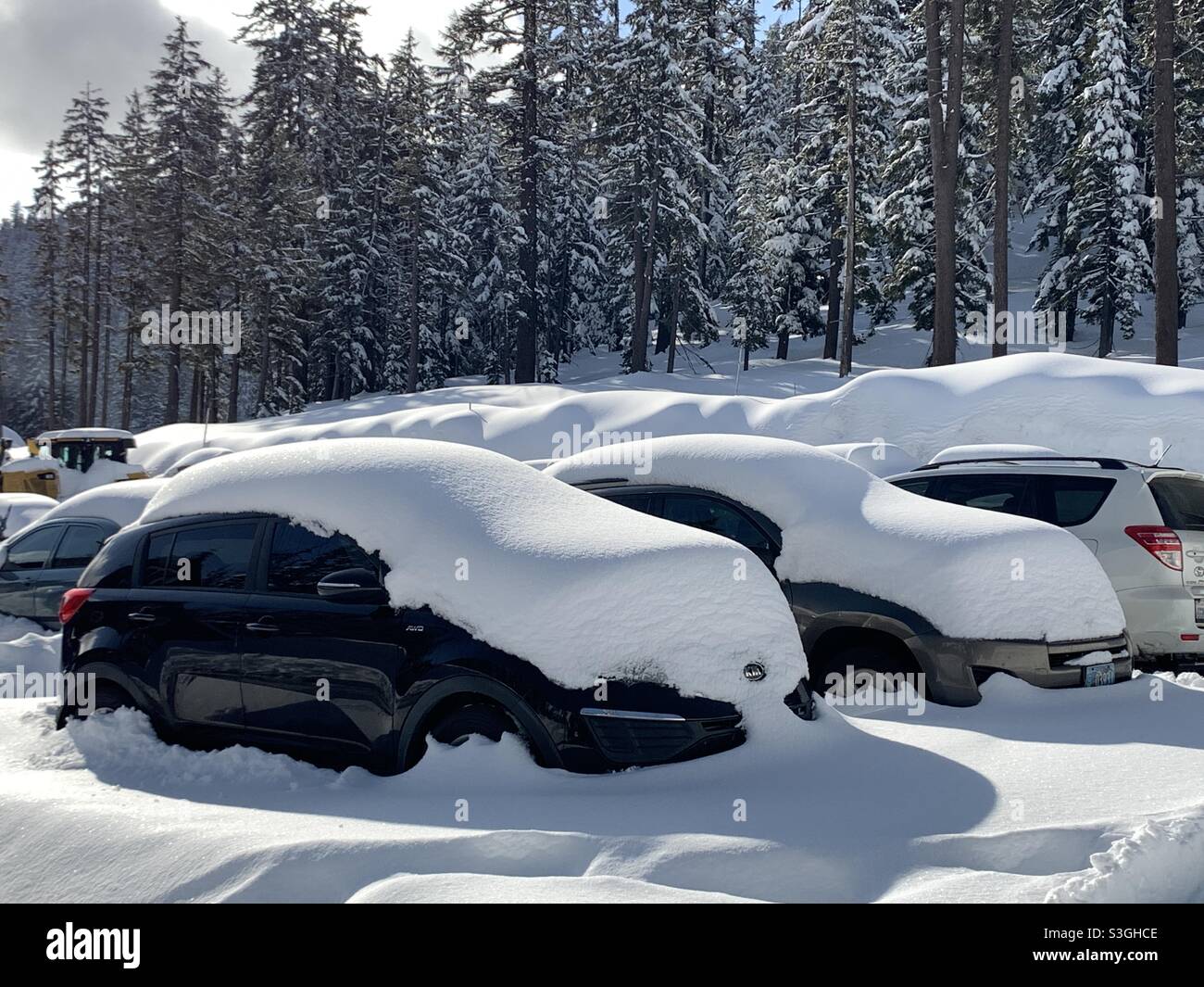 Cars under the snow hi-res stock photography and images - Alamy