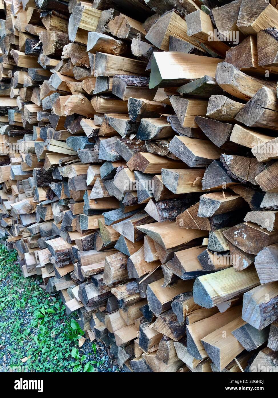 Sawing timber hi-res stock photography and images - Alamy