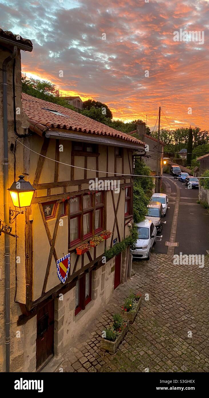 Medieval town france hi-res stock photography and images - Alamy