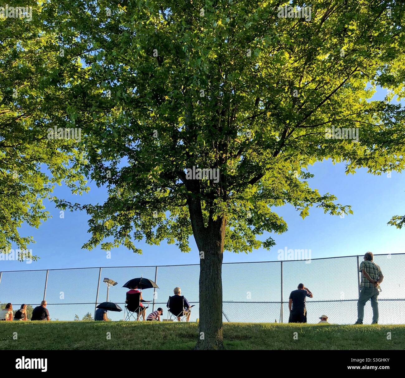 People watching games hi-res stock photography and images - Alamy