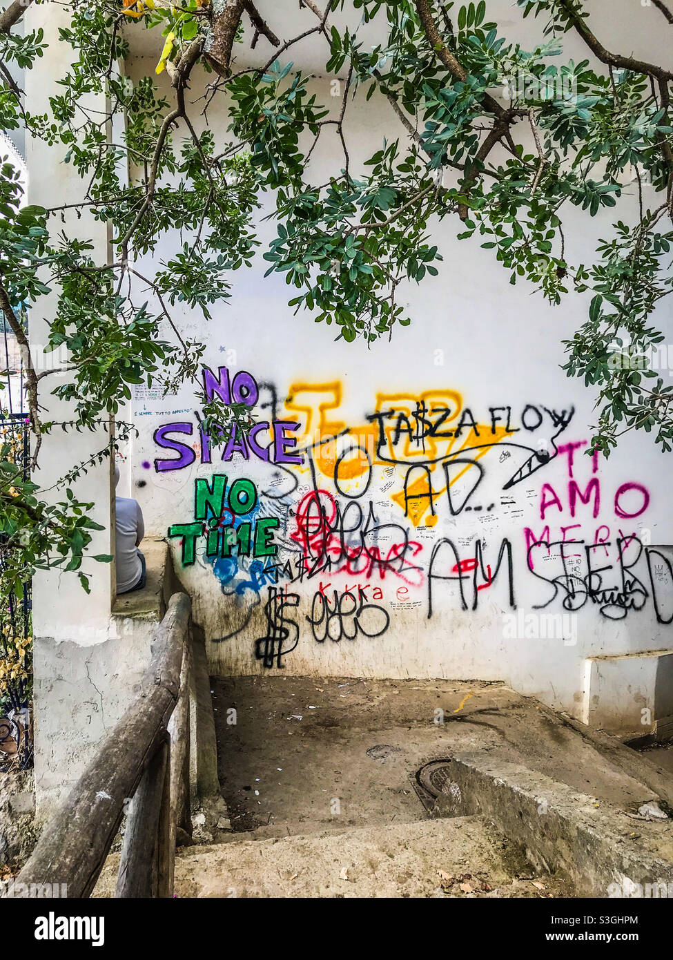 Italian graffiti in Sorrento Stock Photo - Alamy