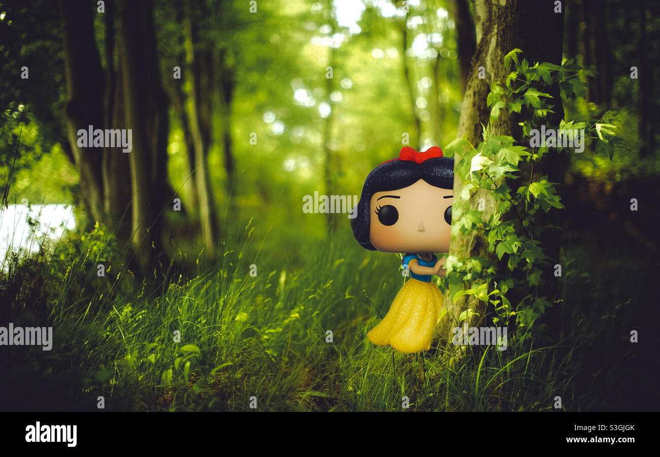 Snow white disney hi-res stock photography and images - Alamy