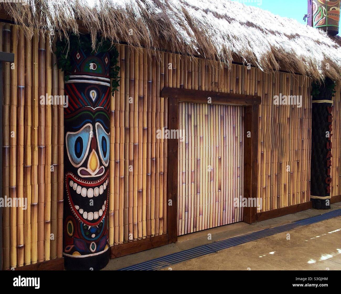 Tribal building hi-res stock photography and images - Alamy