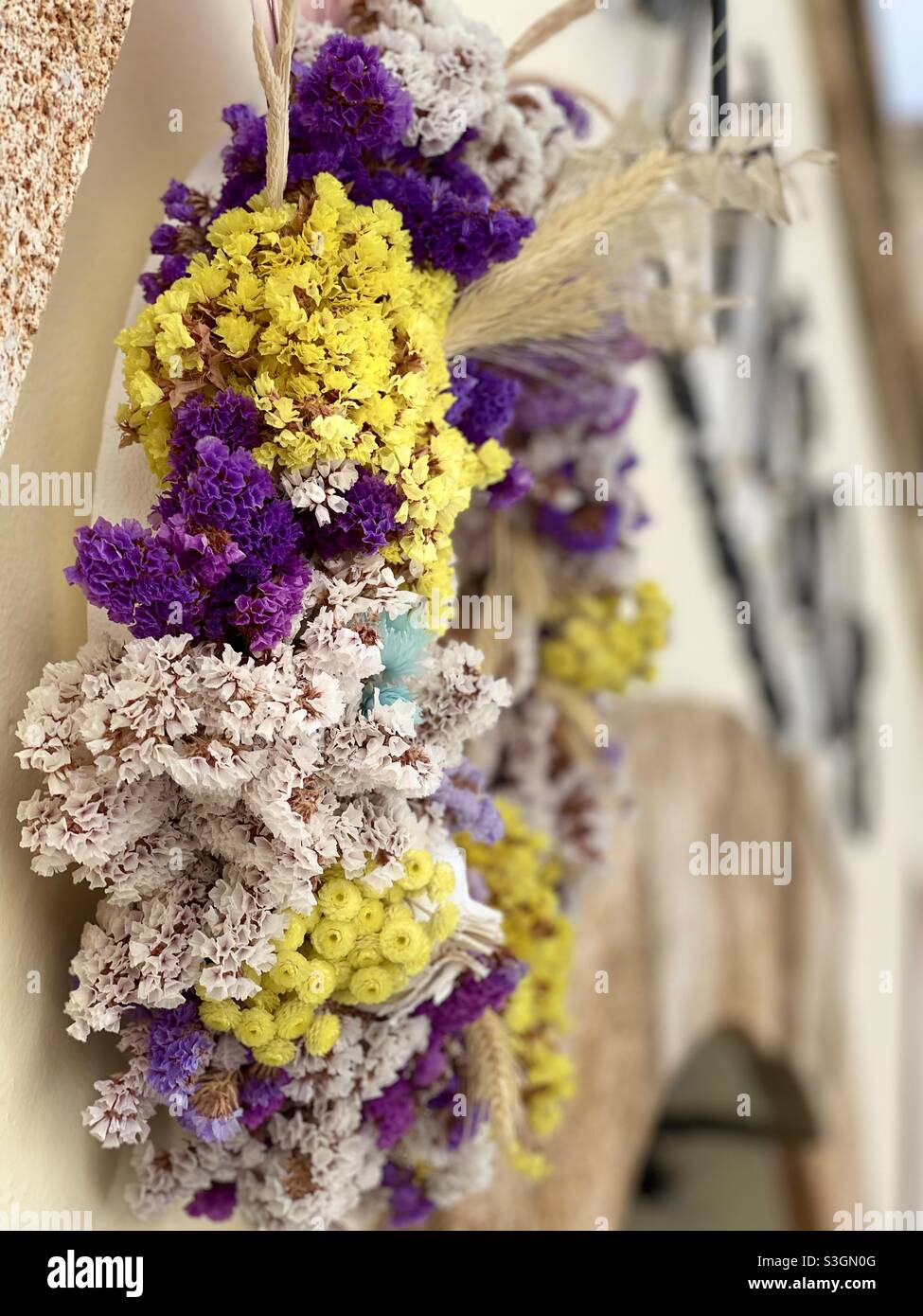 Hanging floral display hi-res stock photography and images - Alamy