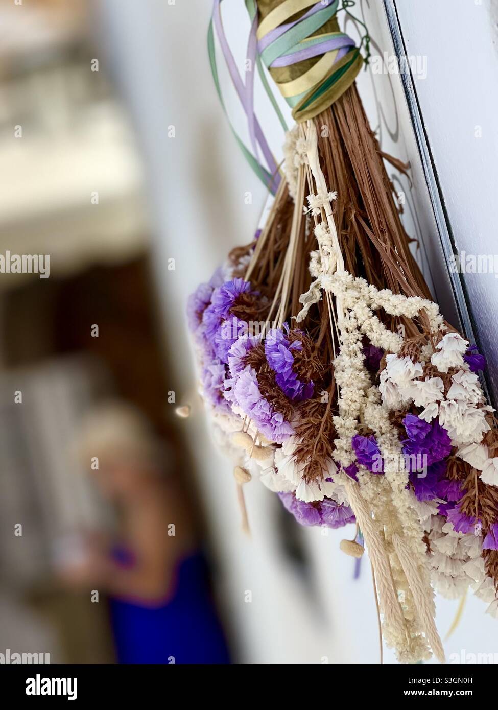 Hanging floral display hi-res stock photography and images - Alamy