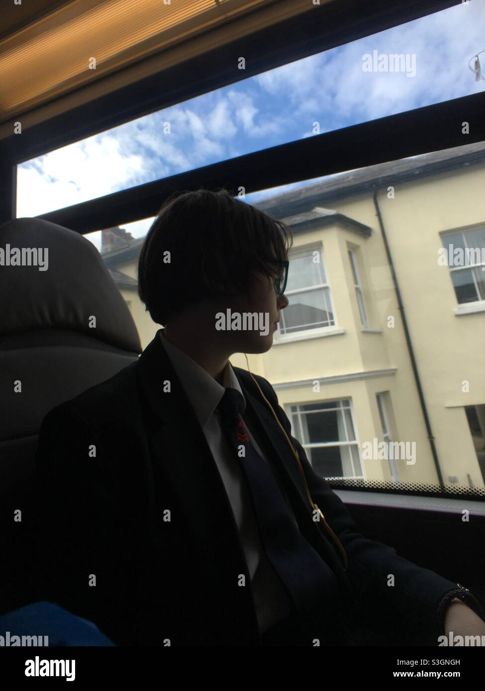 Boy looking out bus window hi-res stock photography and images - Alamy