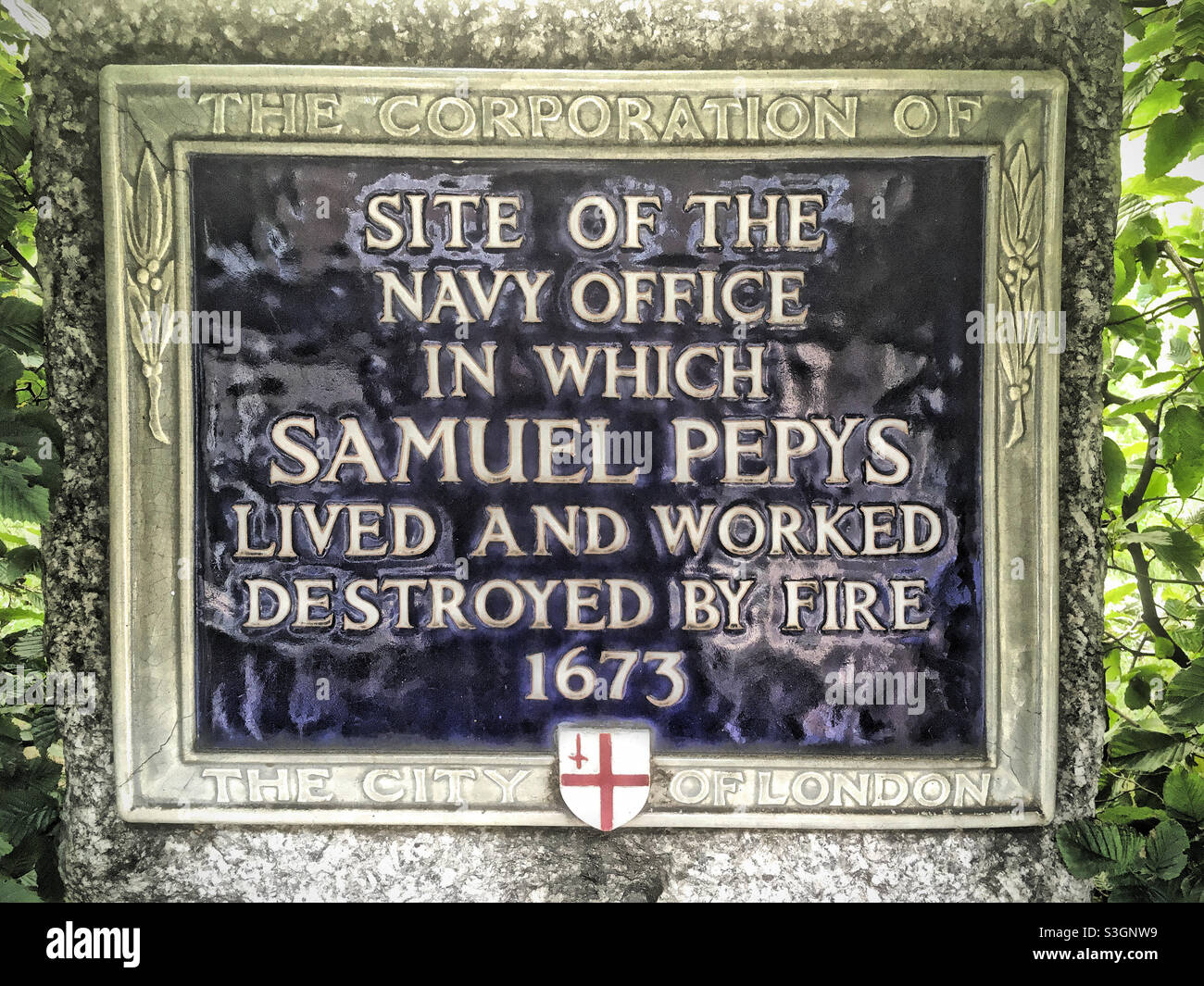 Navy plaque hi-res stock photography and images - Alamy