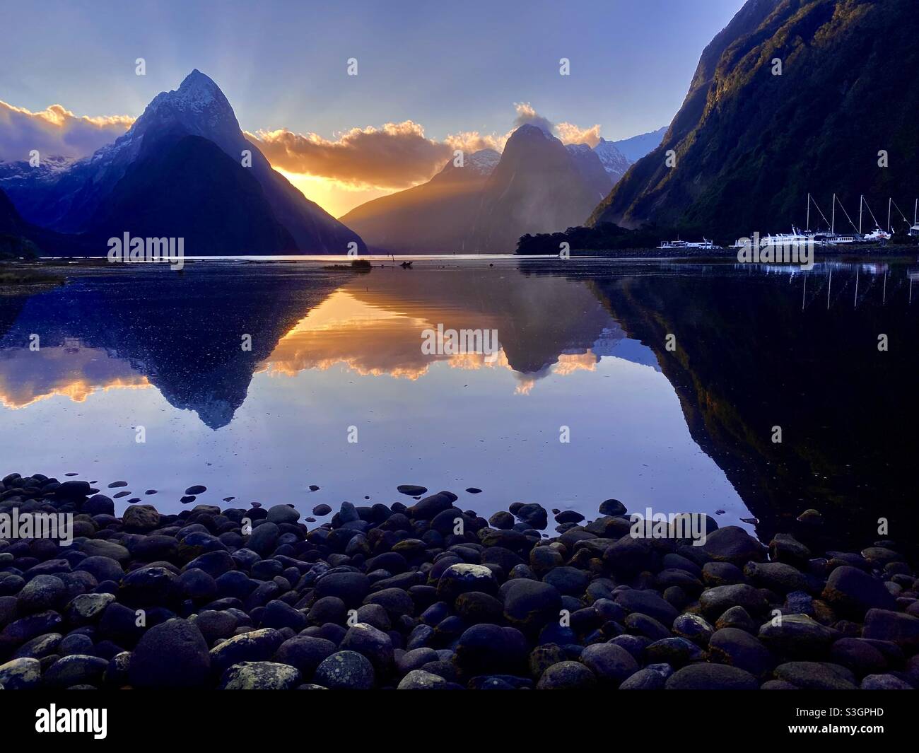 Milford Sound sunset - New Zealand Stock Photo - Alamy
