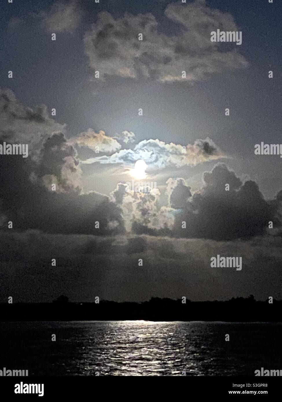 Strawberry moon hi-res stock photography and images - Alamy