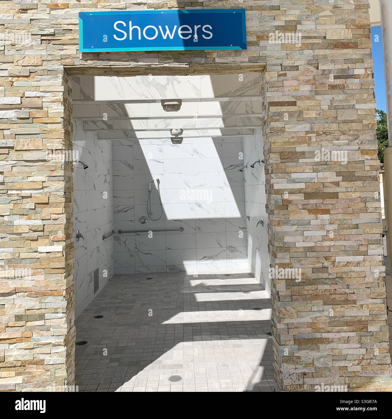 Swimming pool showers hi-res stock photography and images - Alamy