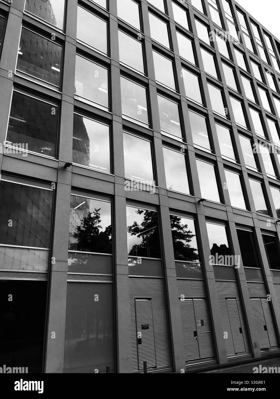 Office block building architecture hi-res stock photography and images ...