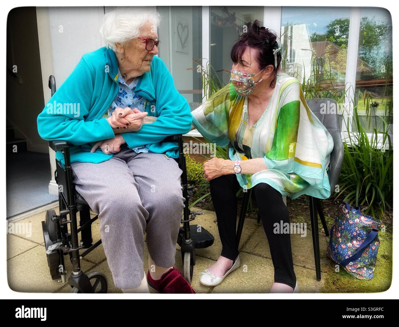 Woman visiting friend in care home hi-res stock photography and images ...