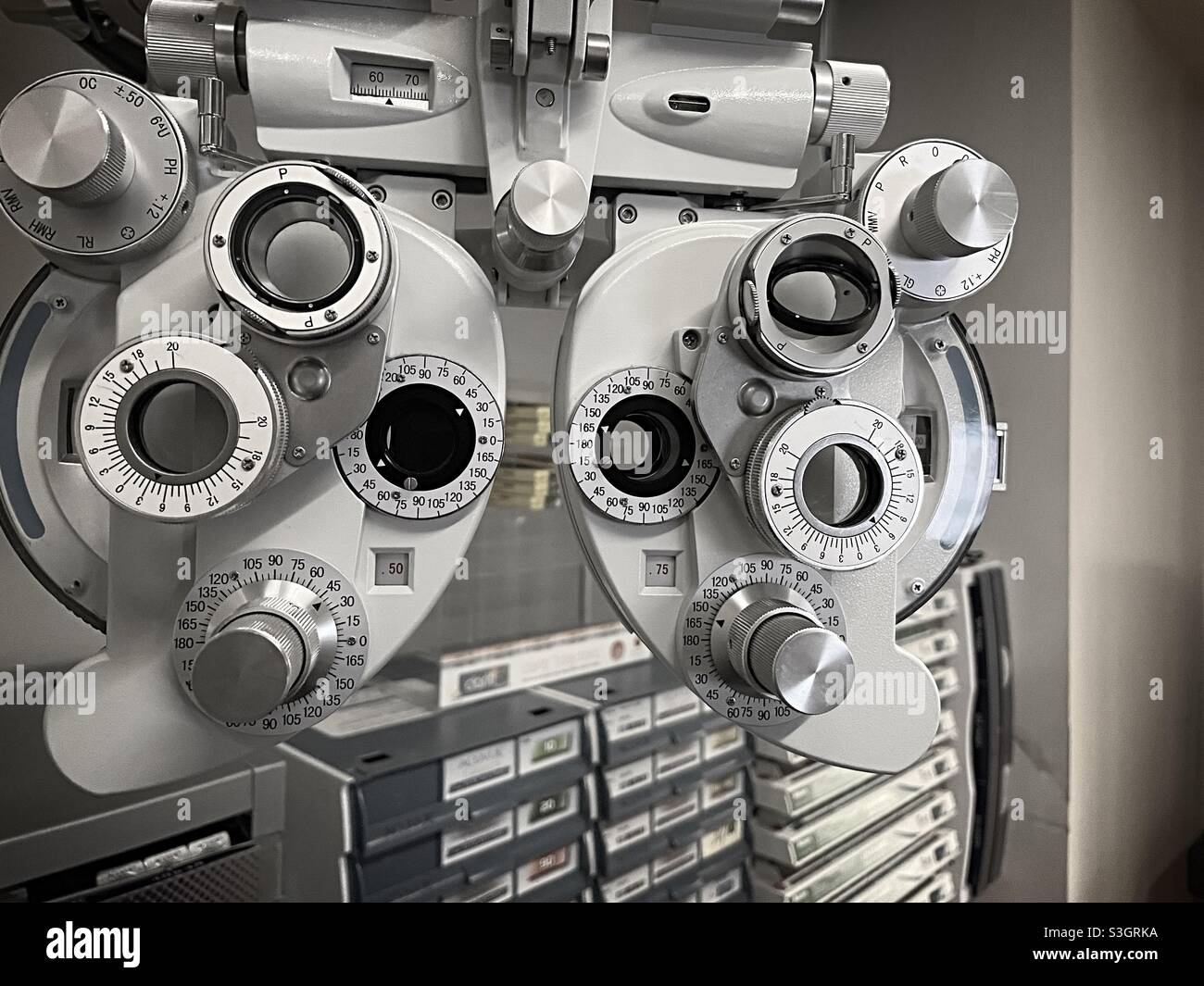 Phoropter refraction hi-res stock photography and images - Alamy