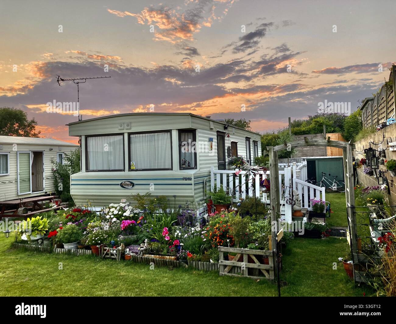 Caravan with deck hi-res stock photography and images - Alamy