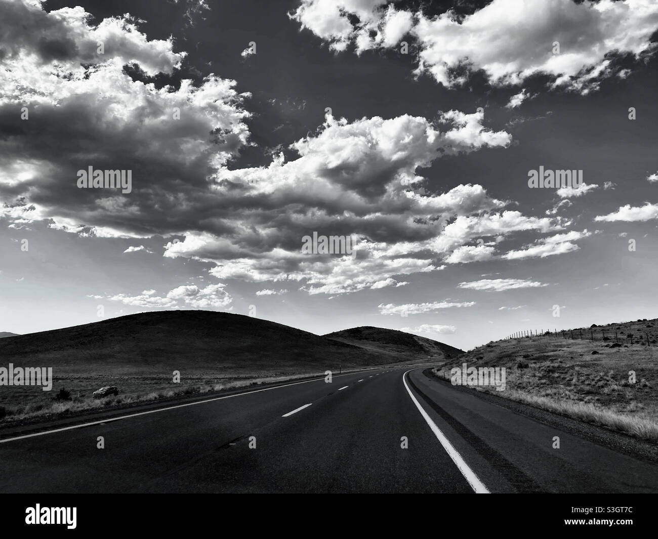 Lonely highway hi-res stock photography and images - Alamy