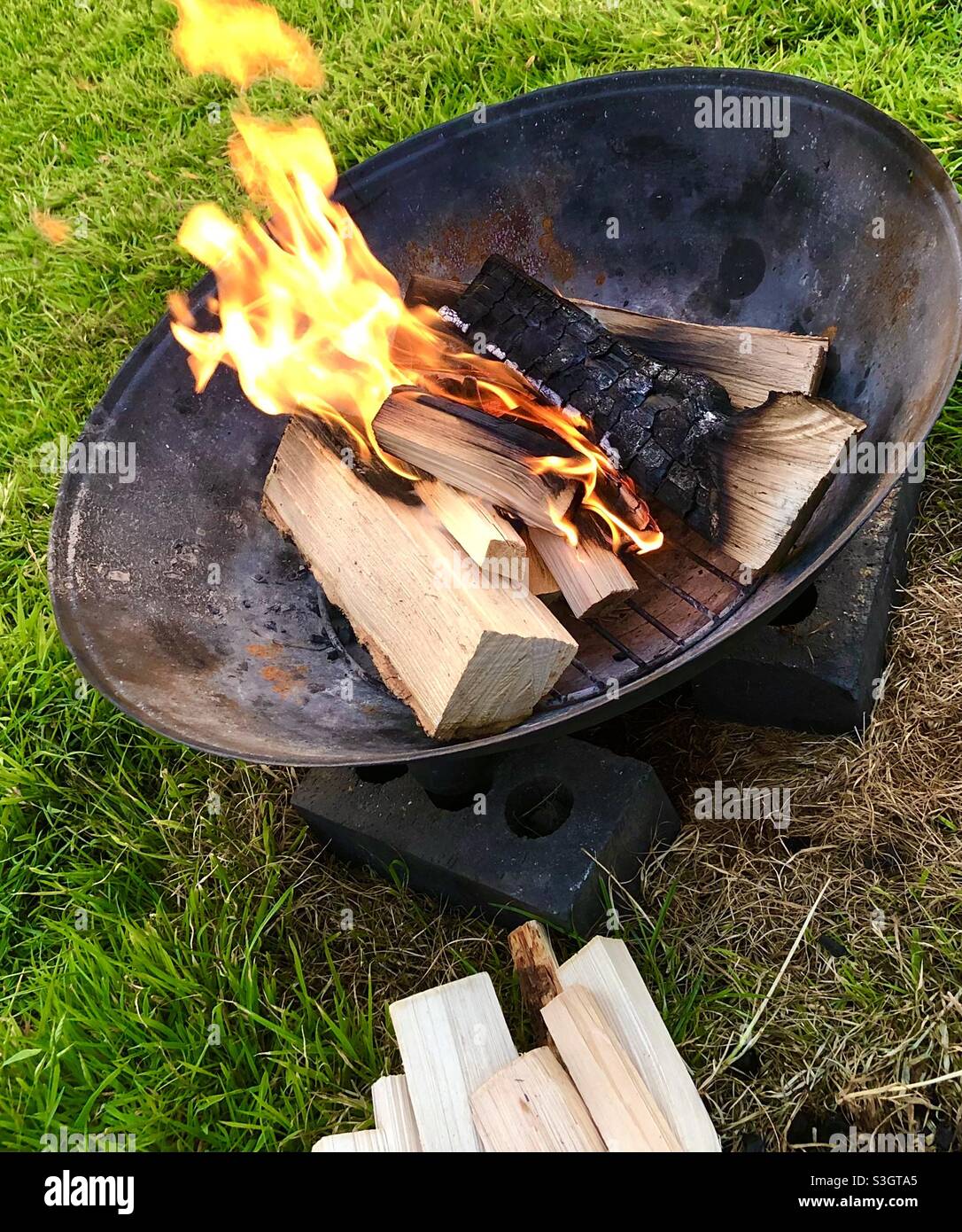 Fire pit with flames hi-res stock photography and images - Alamy