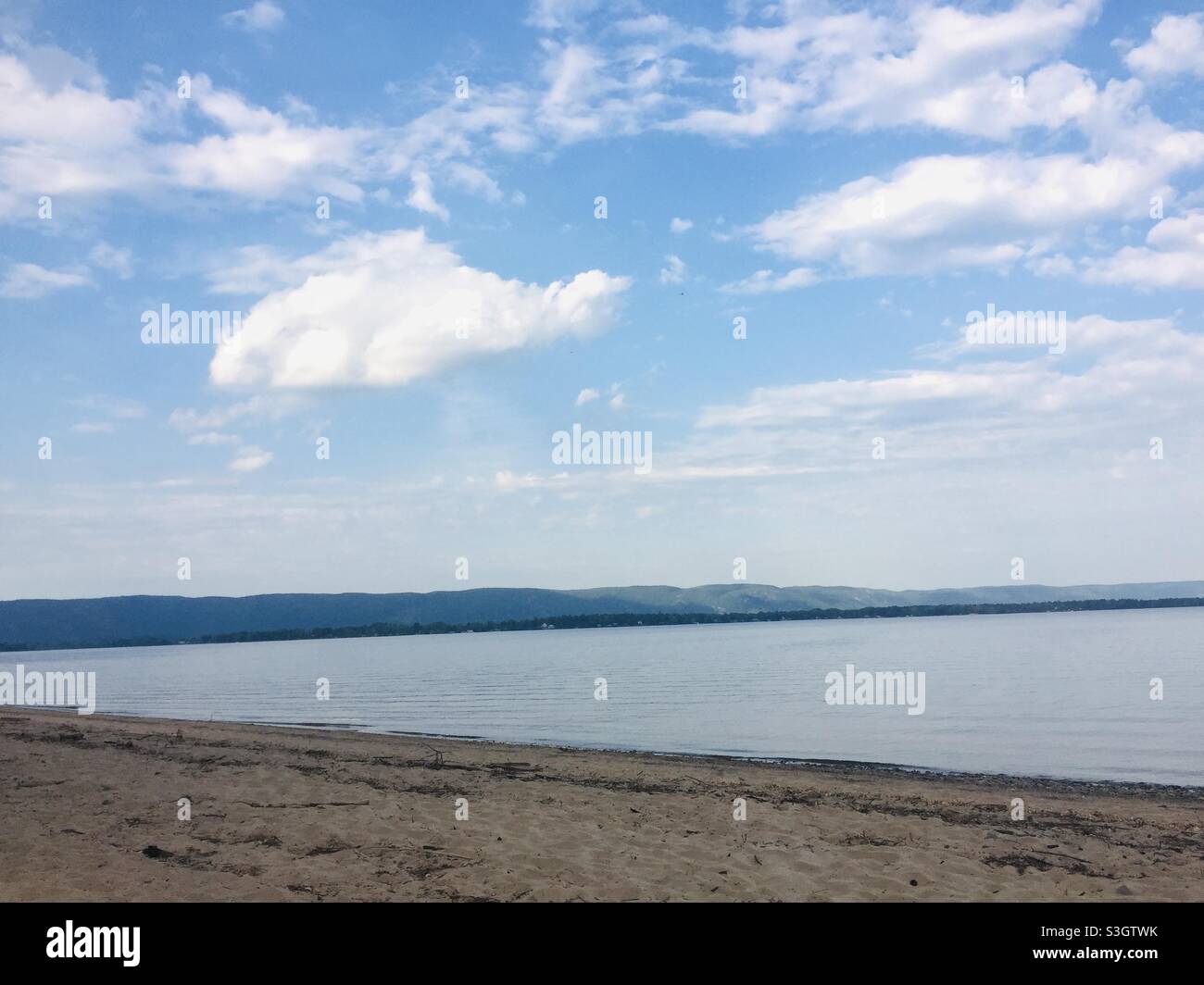Water land sky hi-res stock photography and images - Alamy