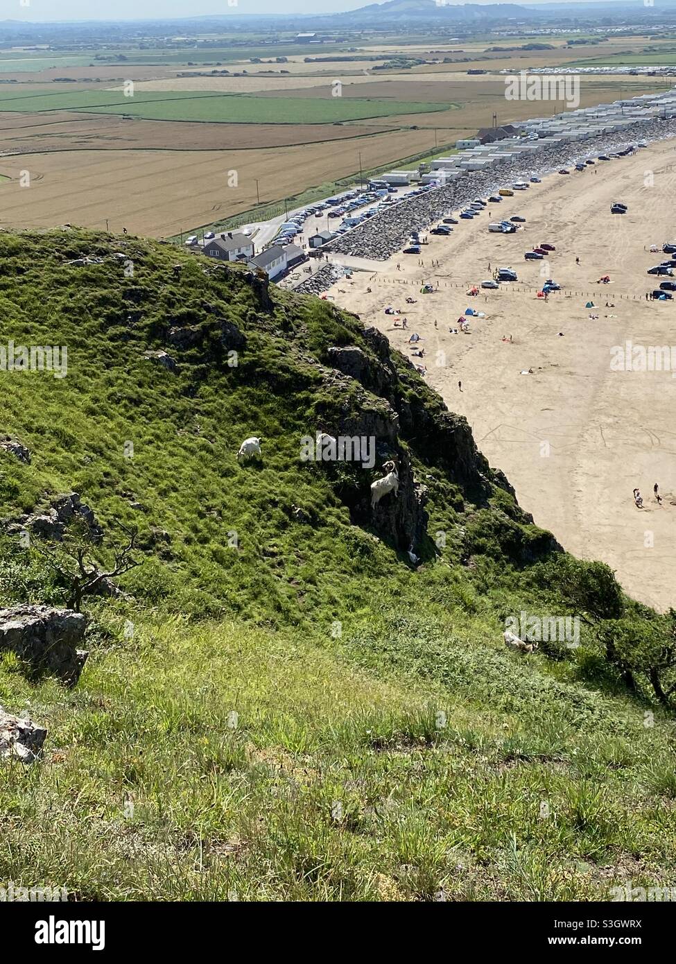 Beach and car park hi-res stock photography and images - Alamy