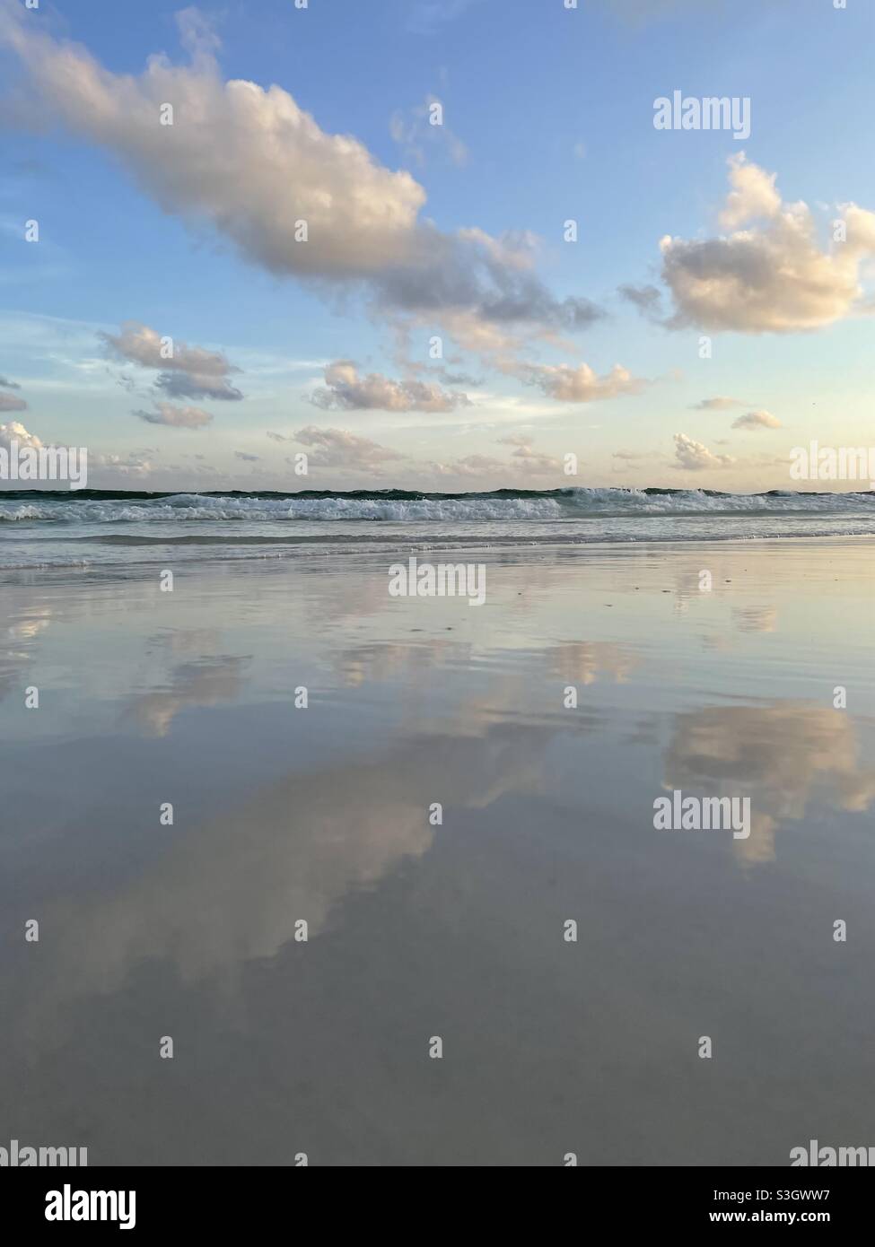 Reflections onto sand hi-res stock photography and images - Alamy