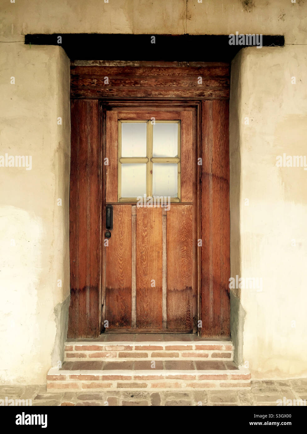 Old lintel door hi-res stock photography and images - Alamy