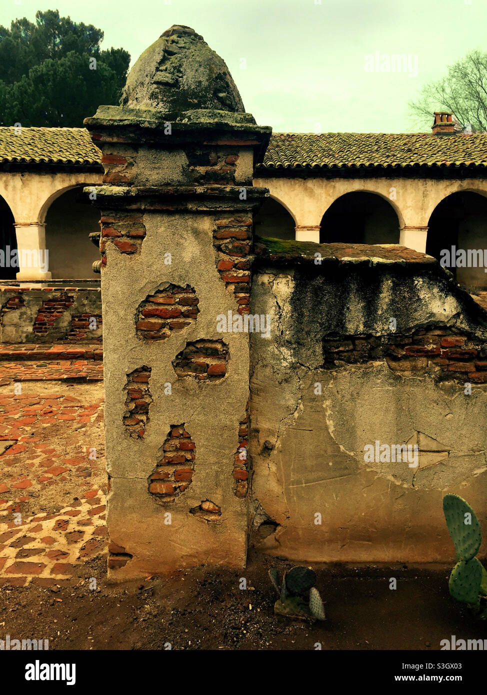 California column hi-res stock photography and images - Alamy