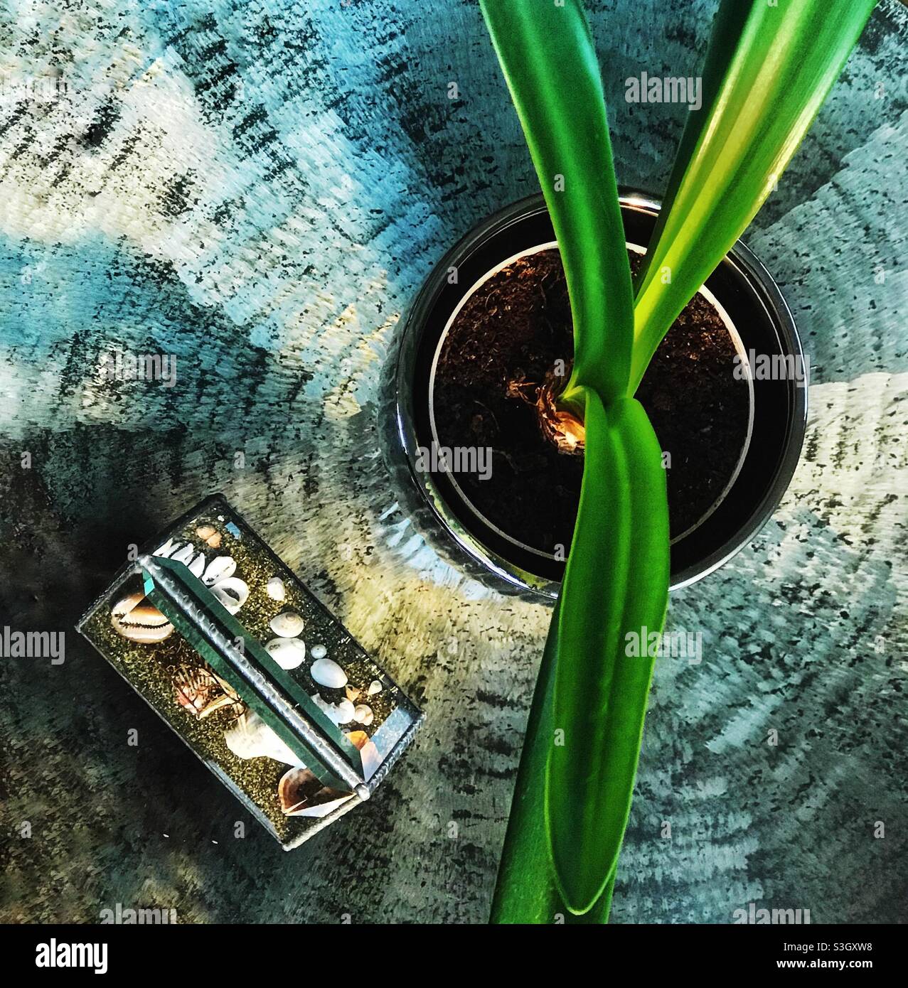 Reflective prism hi-res stock photography and images - Alamy