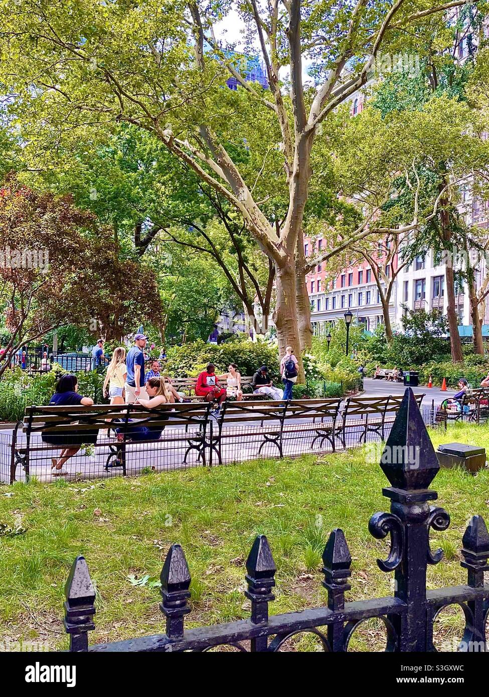 People enjoying Madison Square Park NYC USA Stock Photo - Alamy