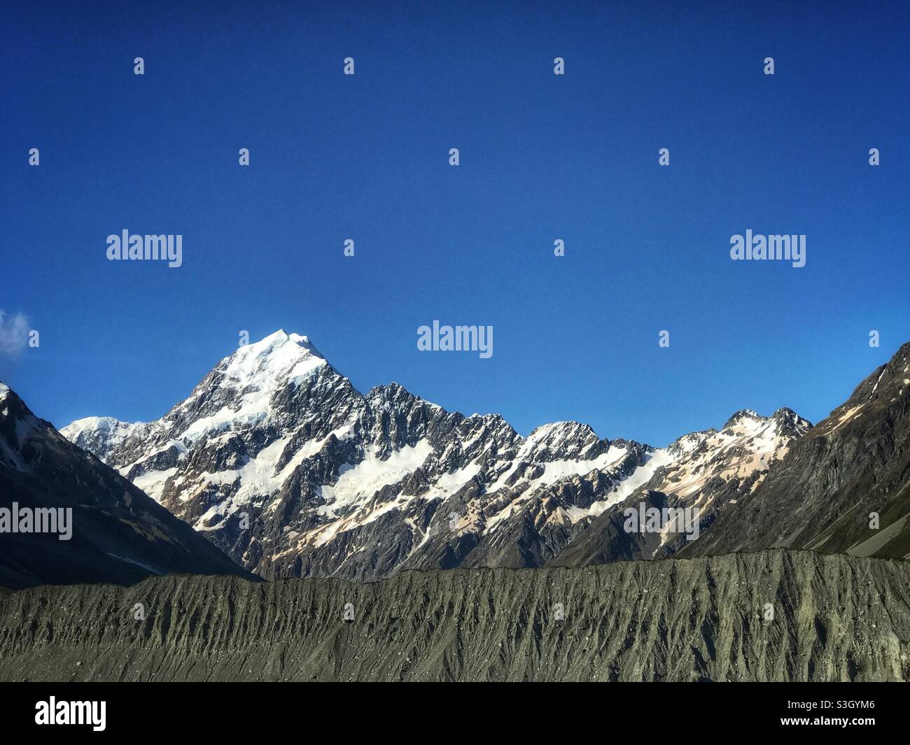 Aoraki Mount Cook, New Zealand’s highest mountain in the Southern Alps ...