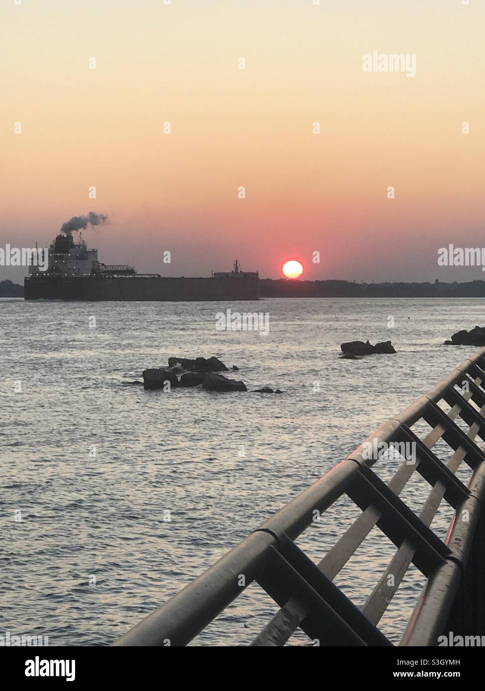 Ship in detroit river hi-res stock photography and images - Alamy