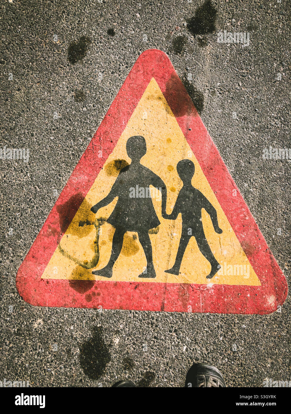 Triangular traffic sign hi-res stock photography and images - Alamy
