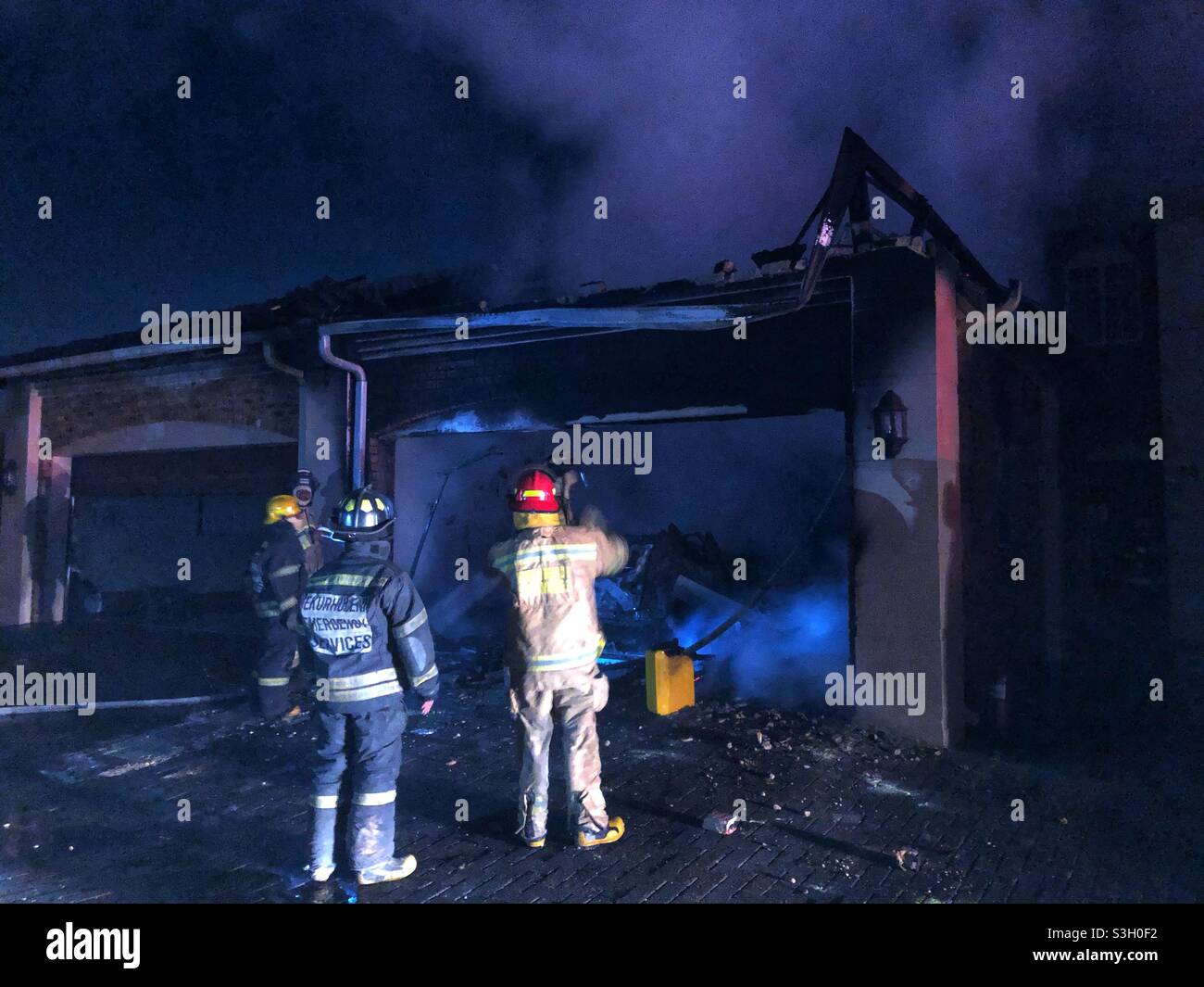 Smouldering building fire hi-res stock photography and images - Alamy