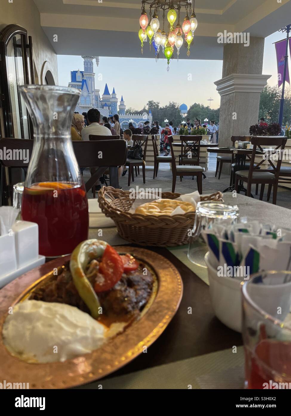 Iskander kebab hi-res stock photography and images - Alamy