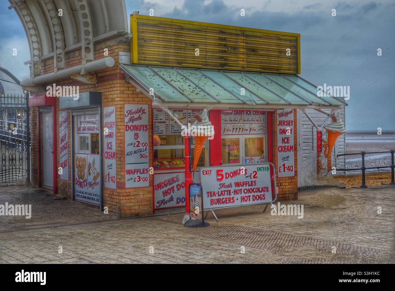 Cleethorpes sign hi-res stock photography and images - Alamy