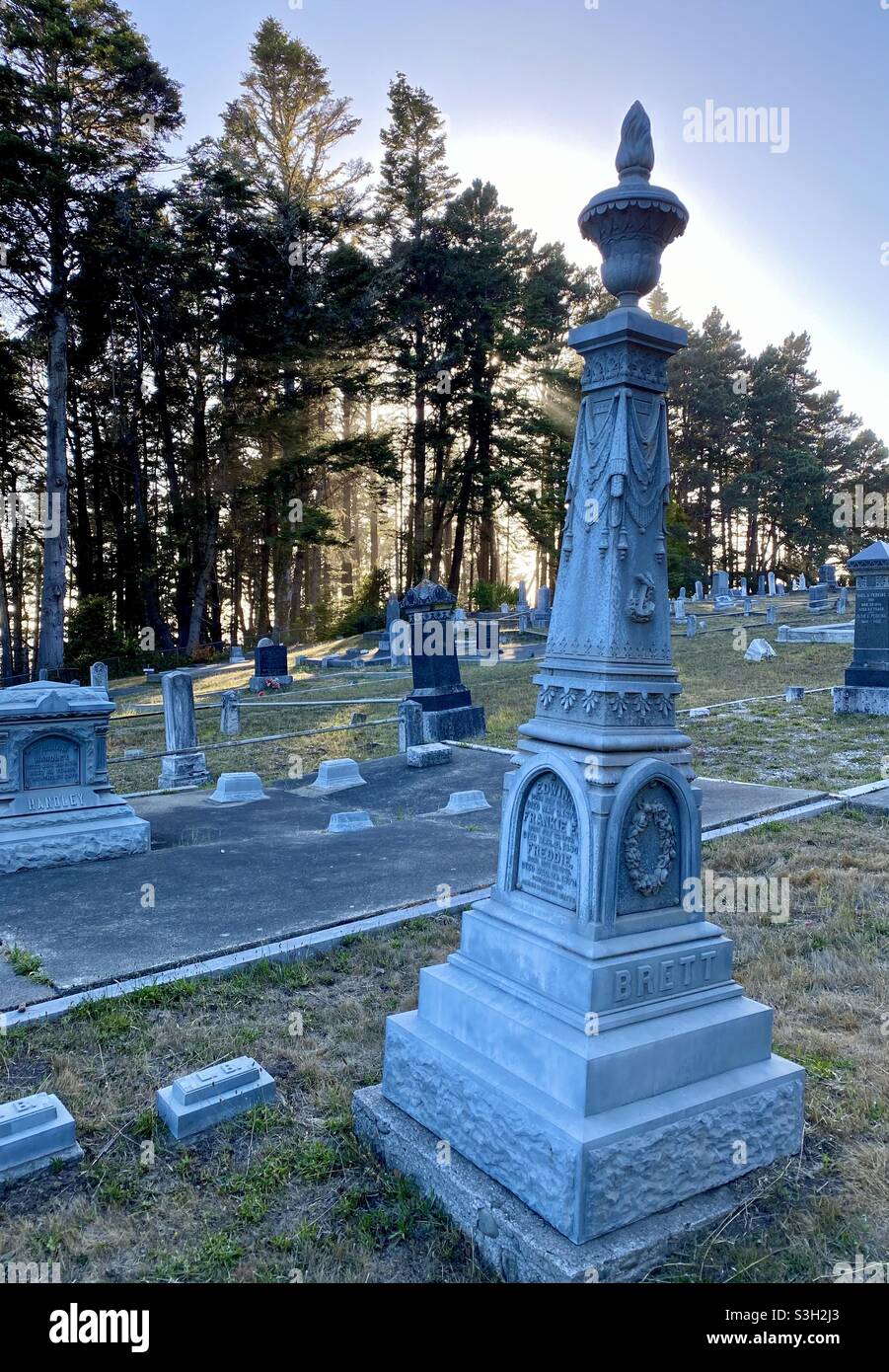Old cemetery sinking into a hill in Northern California Stock Photo - Alamy