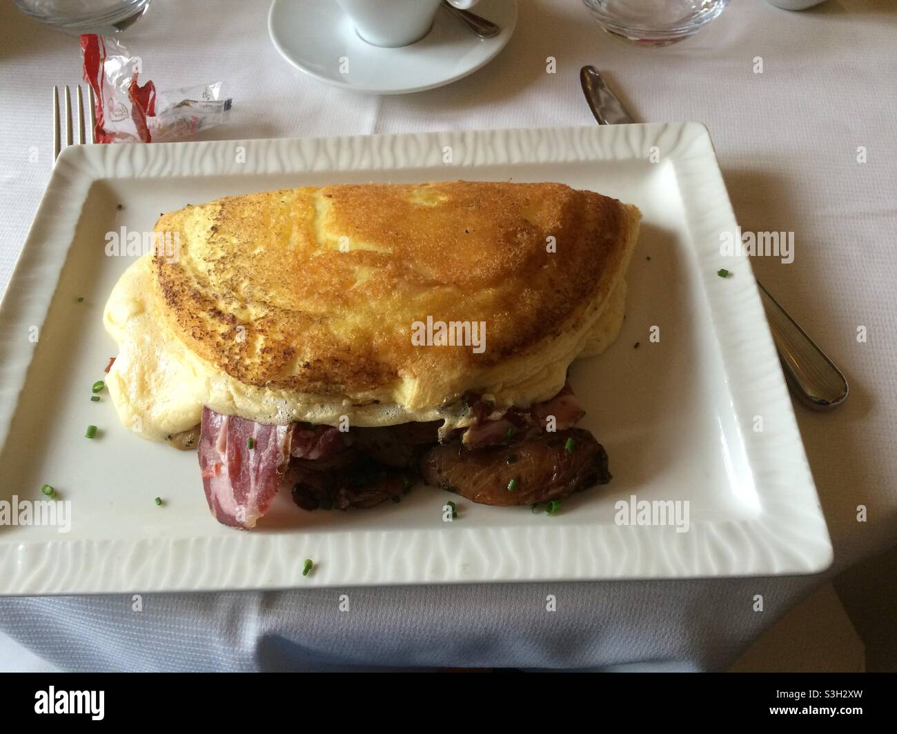 Omelette in french restaurant hi-res stock photography and images - Alamy