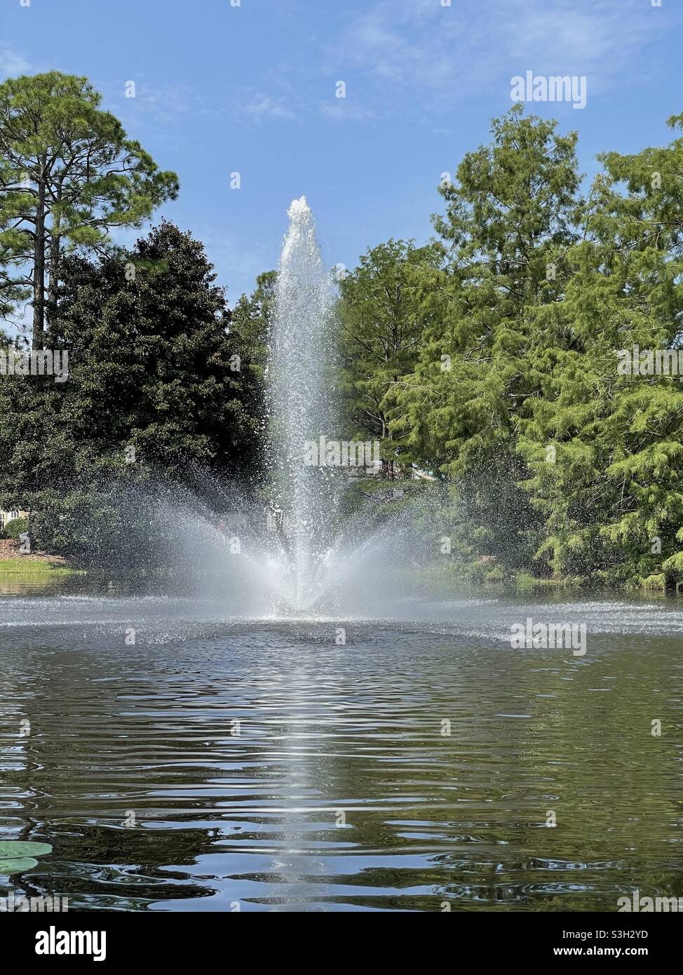 Spray pond hi-res stock photography and images - Alamy