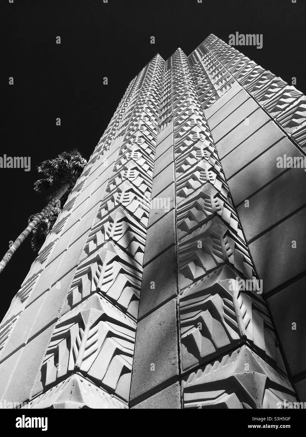 Deco tower hi-res stock photography and images - Alamy